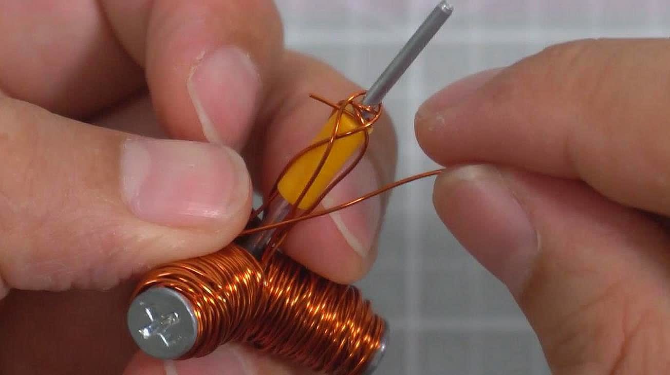 动手做个三线圈直流电动机,转子上绕漆包线时,我被转懵圈了