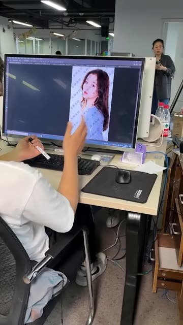 图片上有这种小水印该如何去除呢