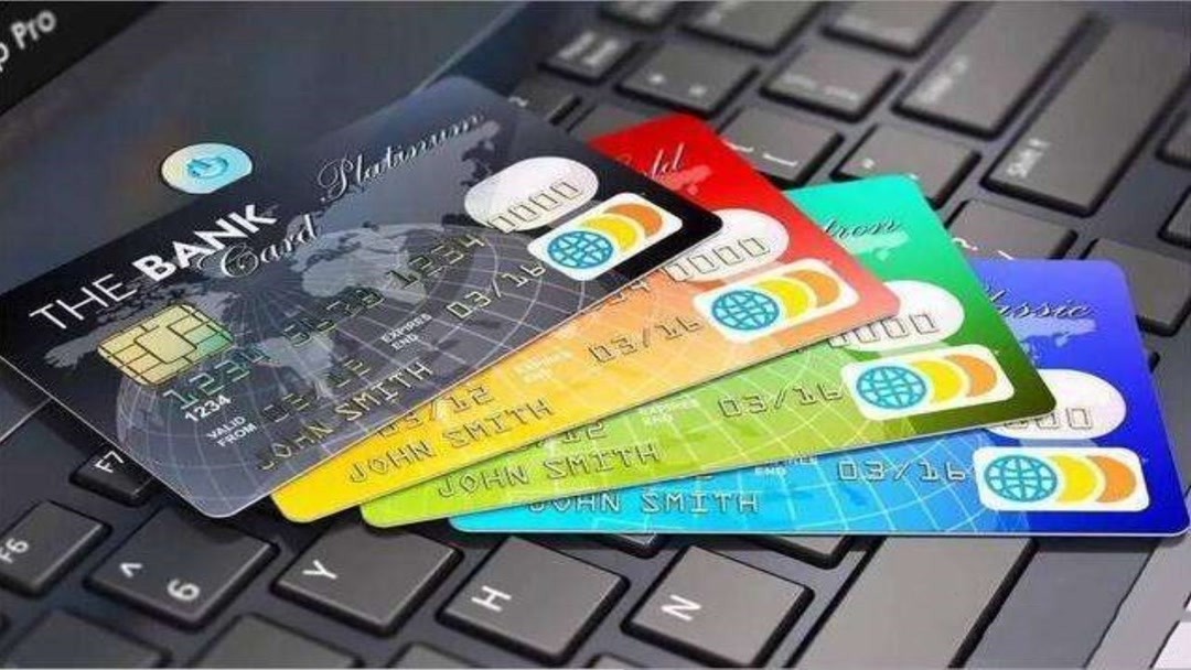 银行争着发卡,年轻人忙着透支,有多少人还不起信用卡了?