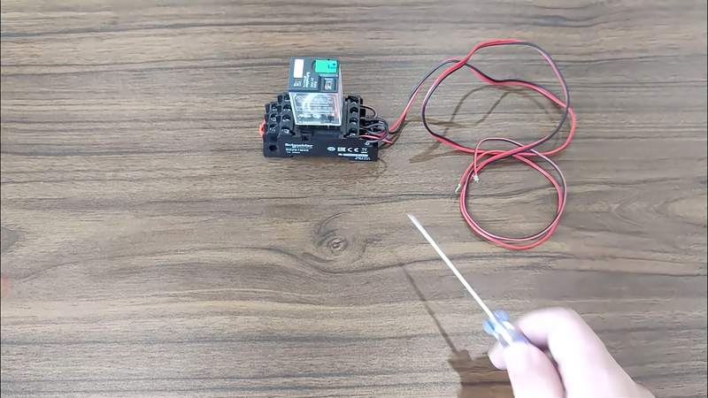 如何快速区分中间继电器常开常闭的接脚