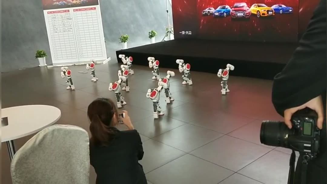 机器人租赁 跳舞机器人 机器人礼品 汽车发布会 地产暖场