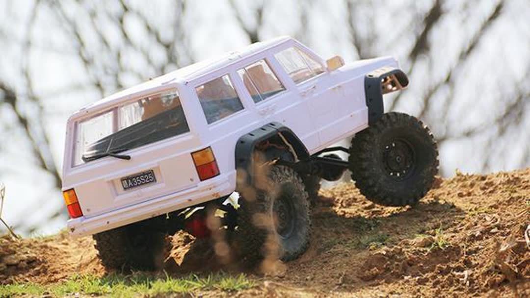 江南原野中的拟真RC遥控车,挑战越野模型的乐趣