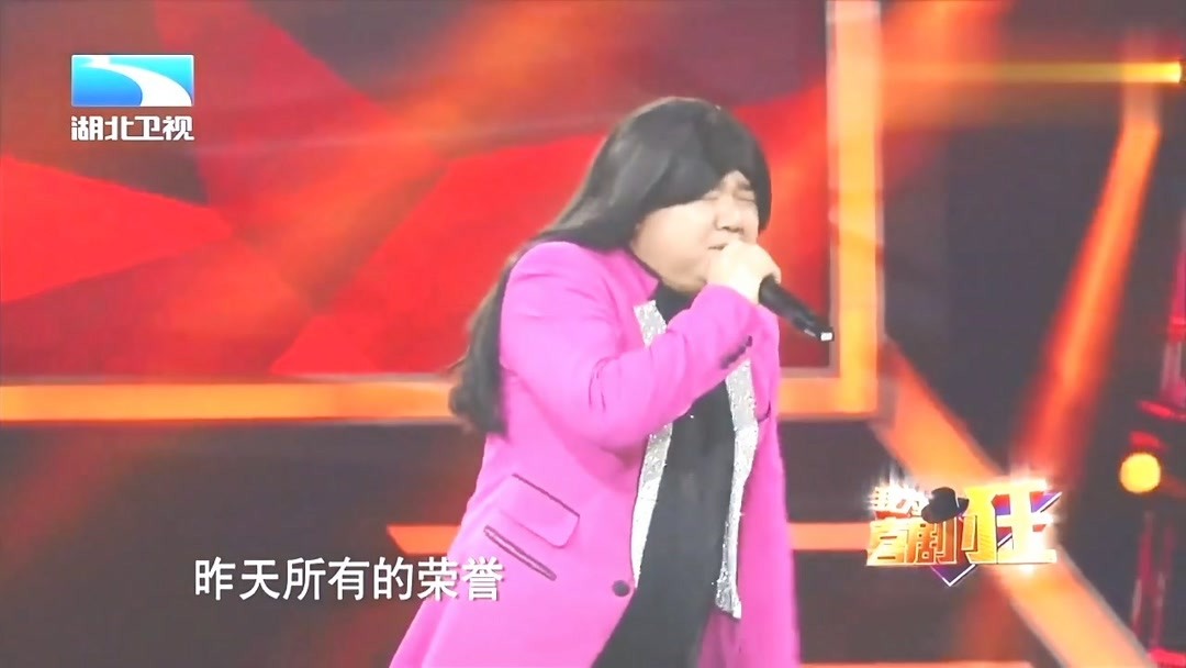 模仿帝惊现舞台,这段刘欢模仿秀太魔性了,不仔细看以为是本人!
