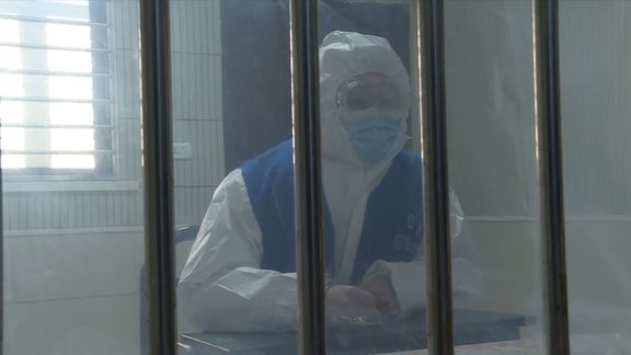 湖北一男子冒充业主进微信群谎称代购生活物资,竟骗68人上万元