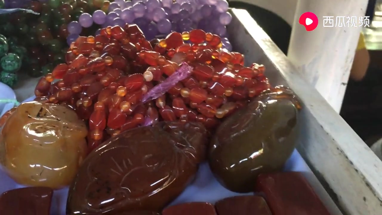 几万人民币的翡翠和5000缅币的玉髓如此相像,小茉莉教你怎么区分!