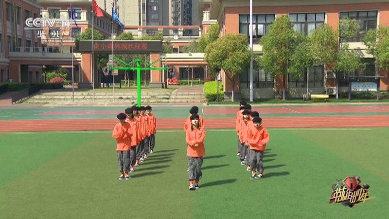 [英雄出少年]街舞表演 表演者:南小蓝精灵啦啦操社团