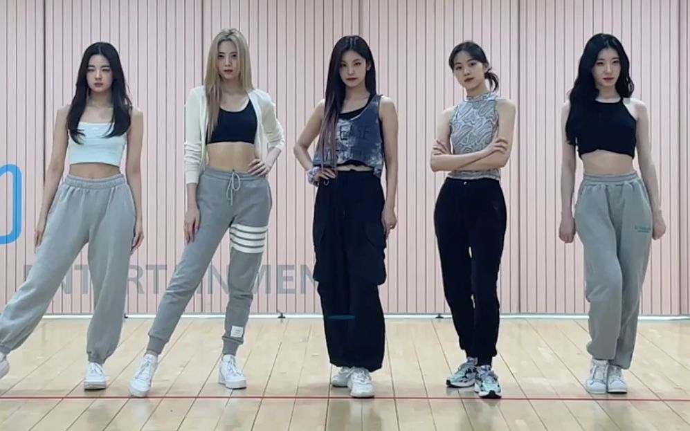 ITZY最新回归曲SNEAKERS开麦版练习室