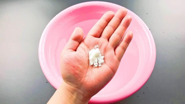 用洗面奶洗脸时,加上一点它