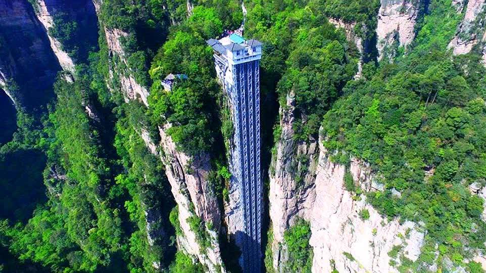 世界最高的"户外电梯",花费1.2亿建造,上下只需66秒
