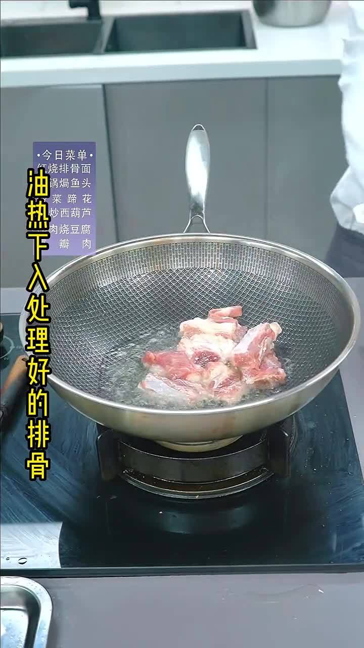黑猪肉吃过没?黑猪肉排骨面超好吃的!黑猪肉小黄车里有哦!