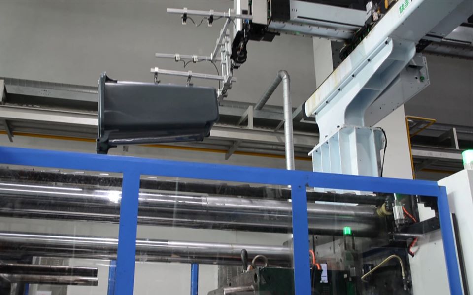 120L垃圾桶生产过程#伯乐注塑机