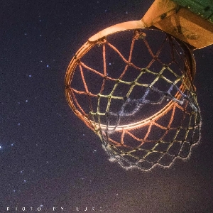 在天之下不务正业 