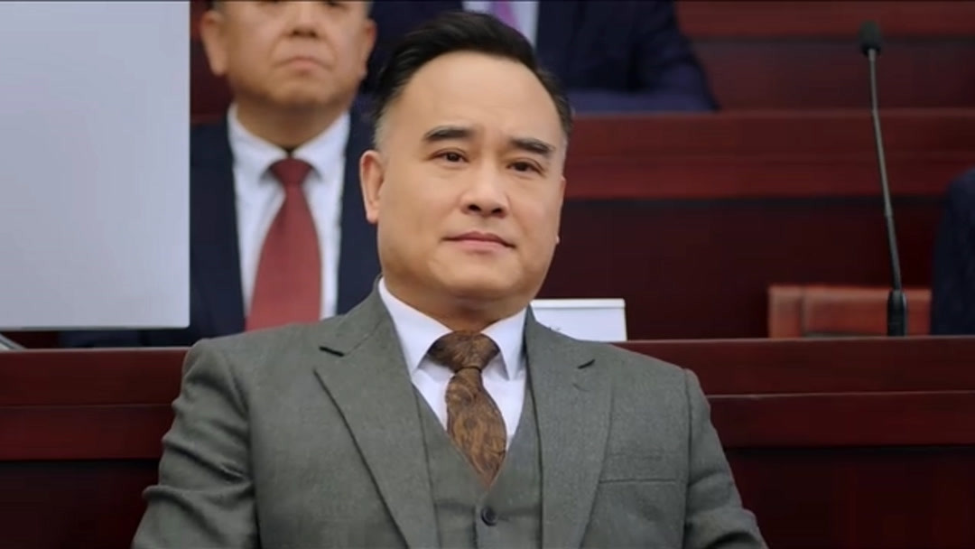 《半是蜜糖半是伤》MH公司的年终大会如期开始 范总打断林泰墨发言