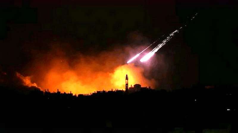 炼油厂真凶浮出水面,沙特派大批战机连夜起飞,火光照亮中东黑夜