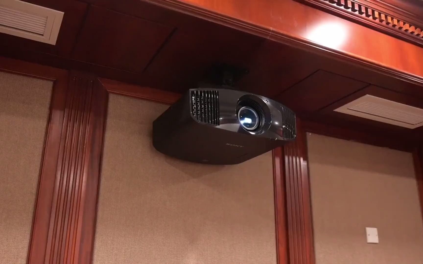 ...家庭影院投影仪如何配置高清播放器,播放器如何选择呢 索尼投影仪 ...