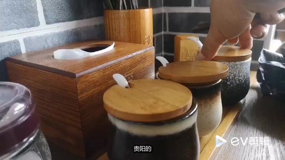 爱美之心,人皆有之,漂亮的服务员能给店里增加营业额