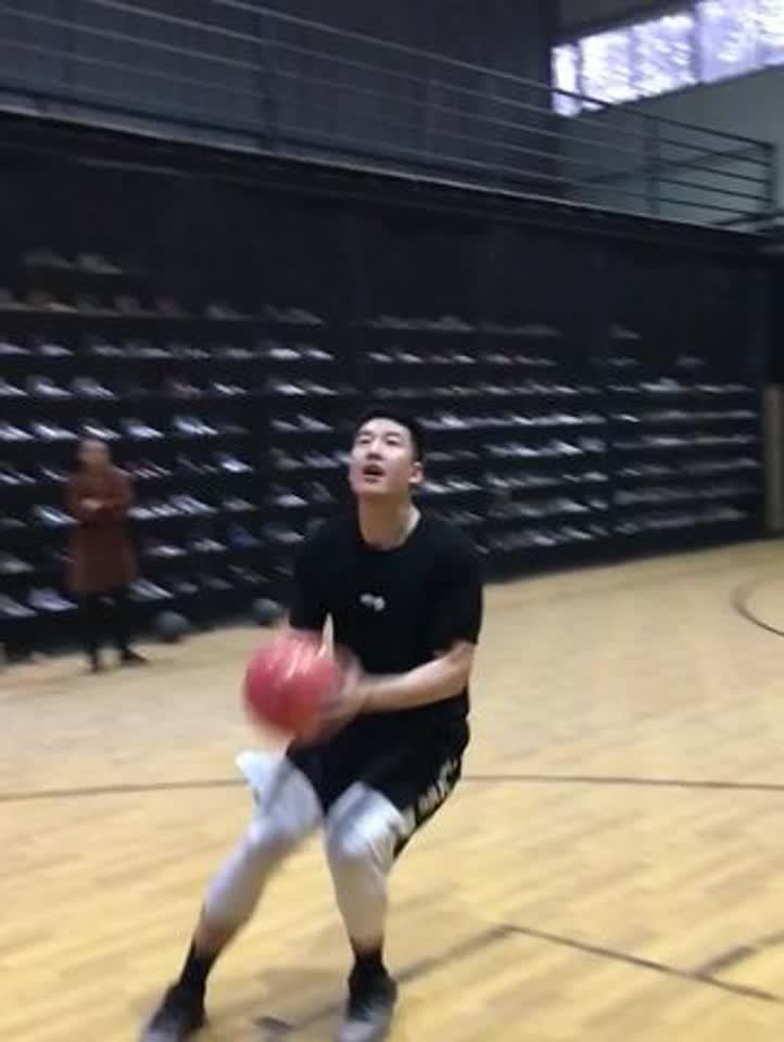 最高效的两种得分方式,你喜欢三分还是扣篮?#篮球