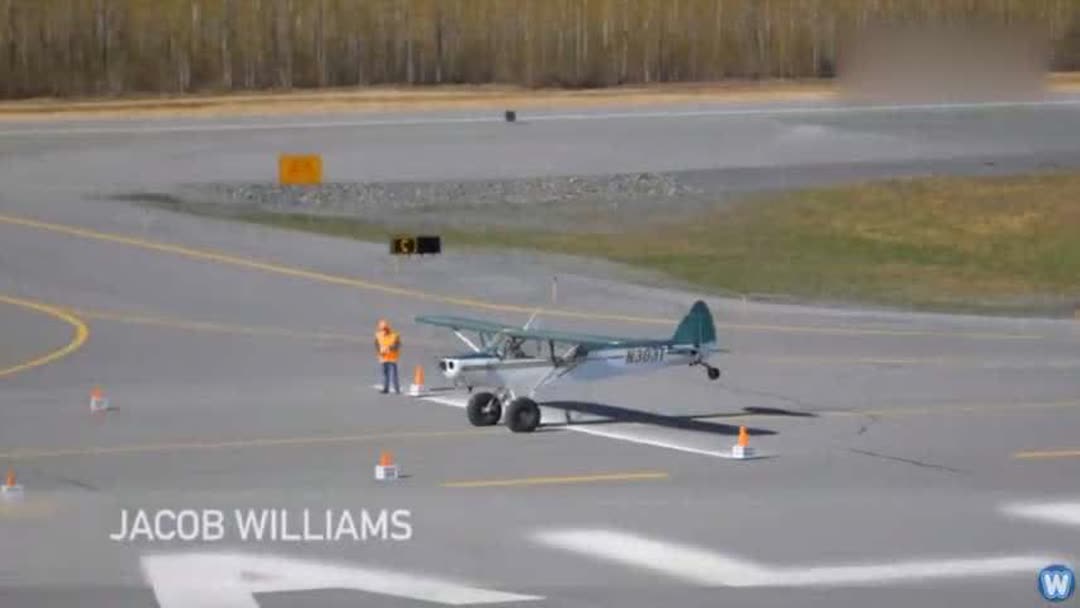 固定翼螺旋桨最短起降距离比赛,飞机硬生生开出了直升机的感觉!