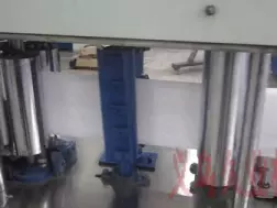 点段无纺布床单折叠机