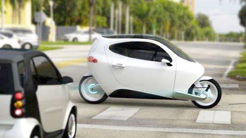 小伙改装"不倒翁"电动车,时速超160公里,百公里提速约6秒