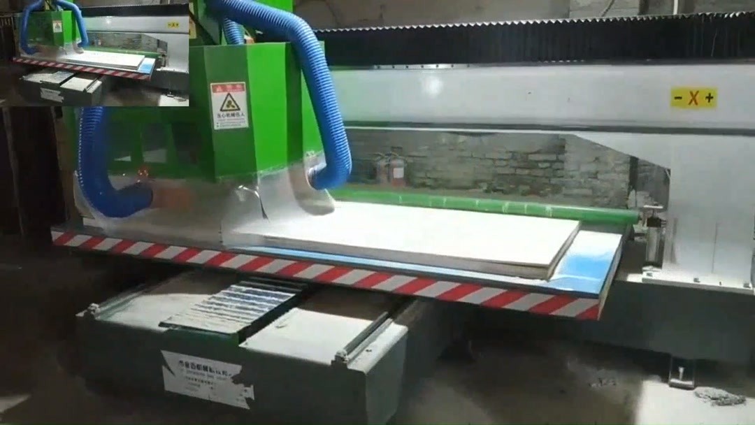 木工数控电子锯 木工自动裁板机操作很间单