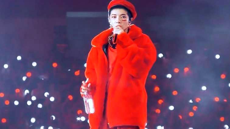 华晨宇演唱会高能现场,一口气连唱两首劲燃歌曲!