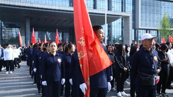 果然视频|任城"万步有约"健步走,3200名职工宣传新冠疫苗