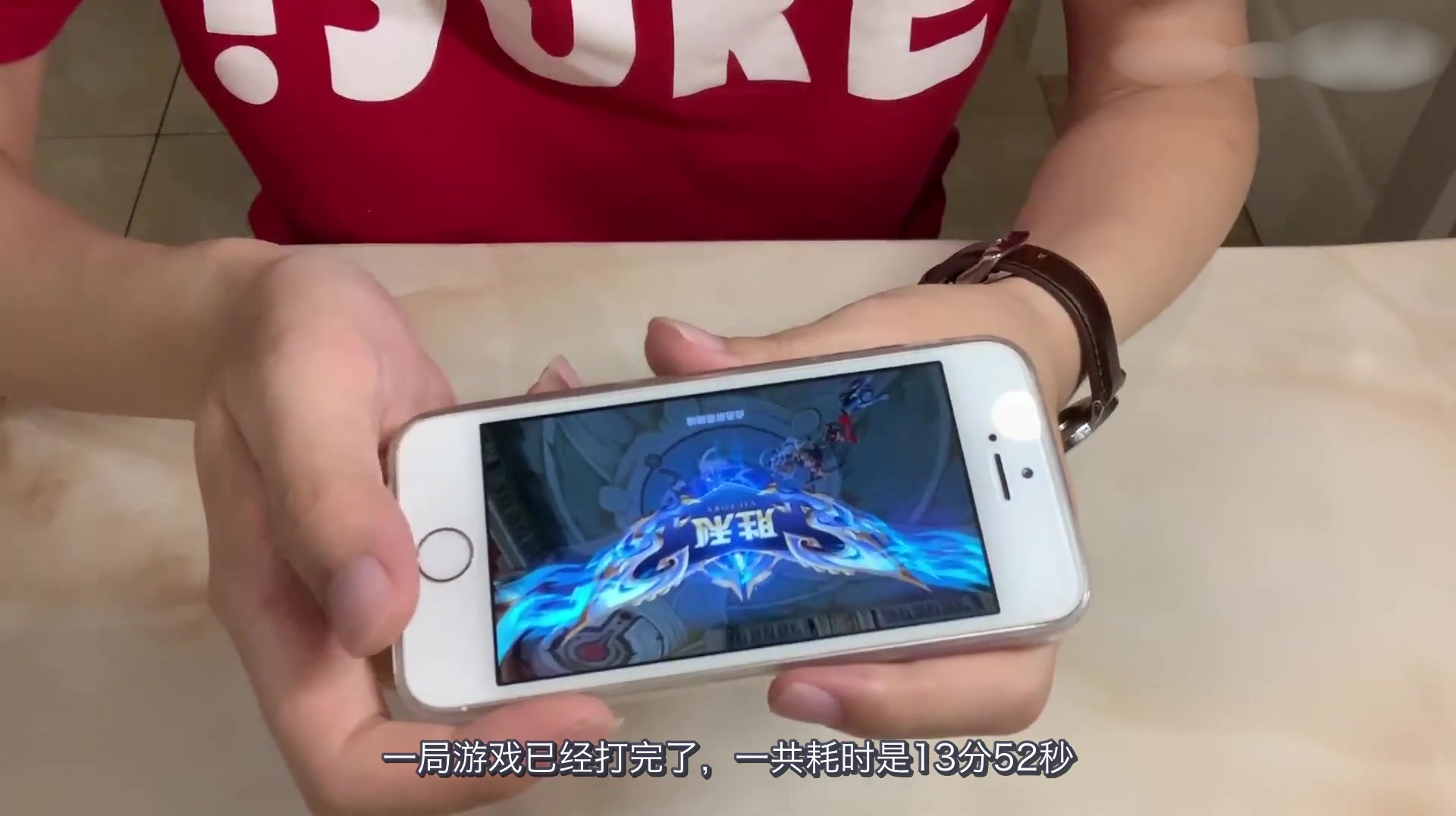 4寸屏幕的iPhone游戏测试 王者高帧率无压力 电池续航很不错