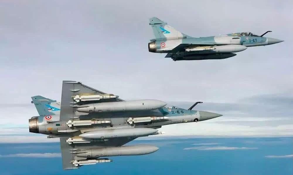 伊迎来最强外援,美向第3盟友发出强烈警告,伊朗数千枚导弹已就