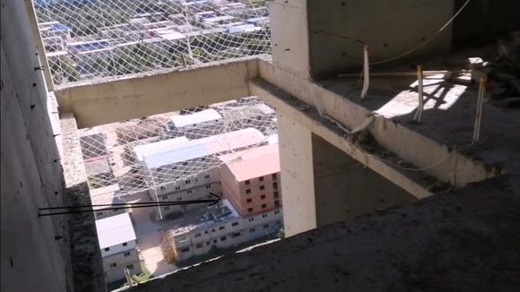 这楼房地面怎么这么大个洞,干什么用的,设计师你给我出来