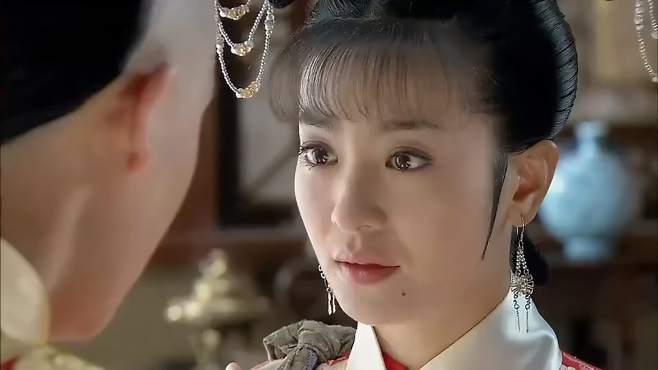 新还珠格格:皇帝嫔妃太多,小燕子无法接受,哭着说出在乎永琪