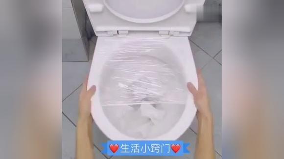 马桶堵了怎么办?一招教你快速疏通