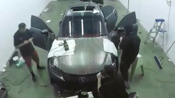 4万多个LED铺满整辆车,这就一个移动的显示器啊