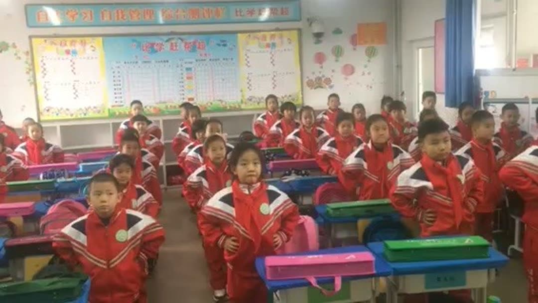 内蒙古农业大学附属中学小学一年级音乐课堂之音乐律动《一年级》