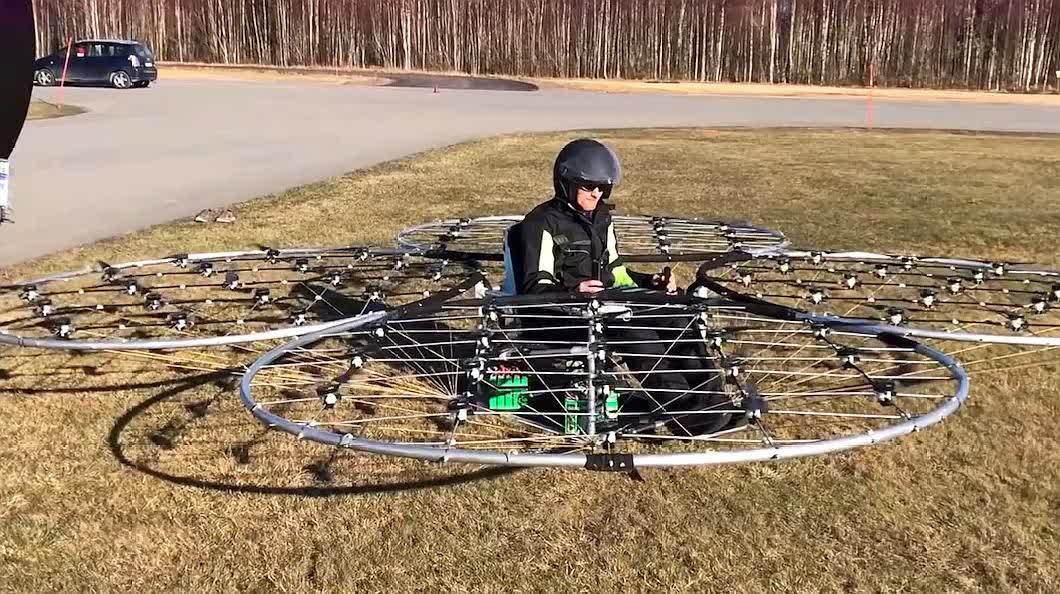 国外牛人自制飞行器,这外观看着就霸气,真是让人羡慕啊!