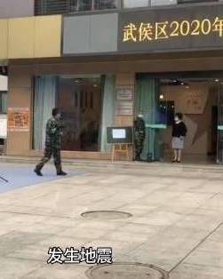 ...疏散逃生演练好热闹】华兴街道南桥社区传出警报声,居民迅速撤离...