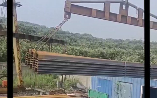 400*125*6米拉森钢板桩开始装车发货啦!