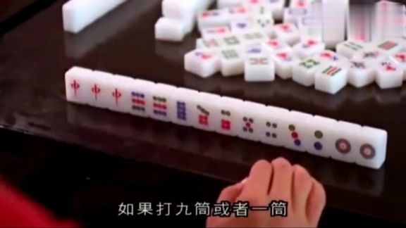 惊了,钱小豪打麻将居然用计算器来算输赢概率!