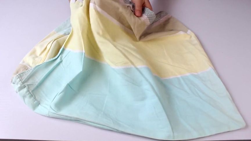 旧枕头套不要扔,剪一刀放进衣柜里,很好用的,回家赶紧试试吧