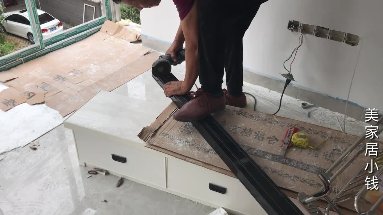 衣柜推拉门是如何安装的,师傅现场带你看看,原来这么简单