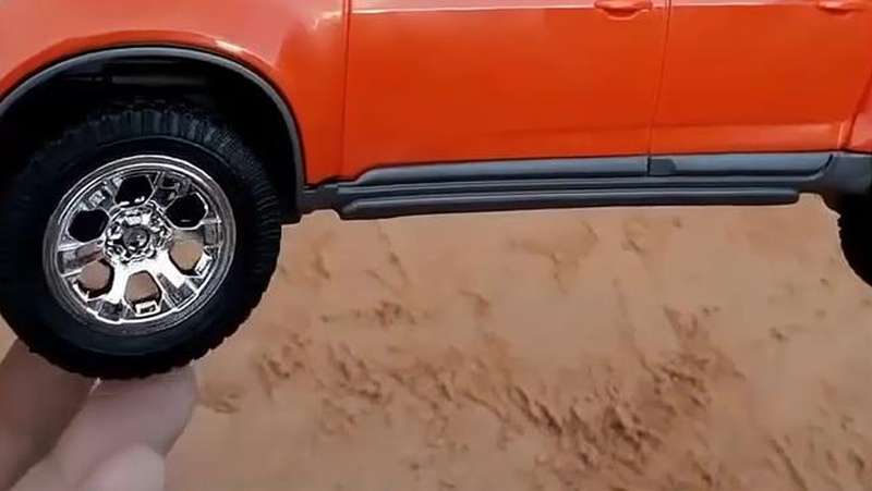 少儿益智玩具,介绍一款橙色皮卡车,皮卡车通过