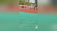 初中开学典礼,王宝儿作为新生代表发言中。