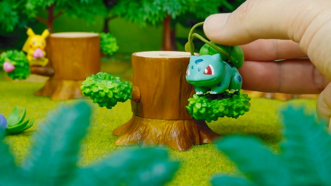 宝可梦森林迷你模型,一层层树桩可以排列起来,有很多的小精灵