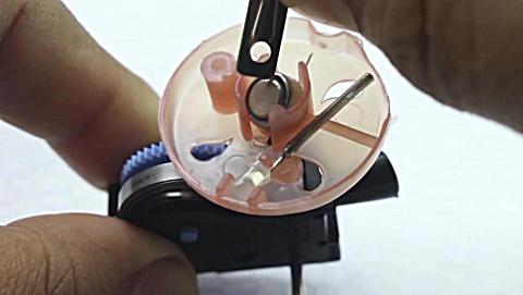 如何用玩具汽车摩擦电机制造3件别具特色的小玩意