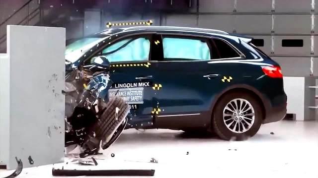汽车碰撞测试:林肯MKX碰撞测试,就问你看完心疼不?