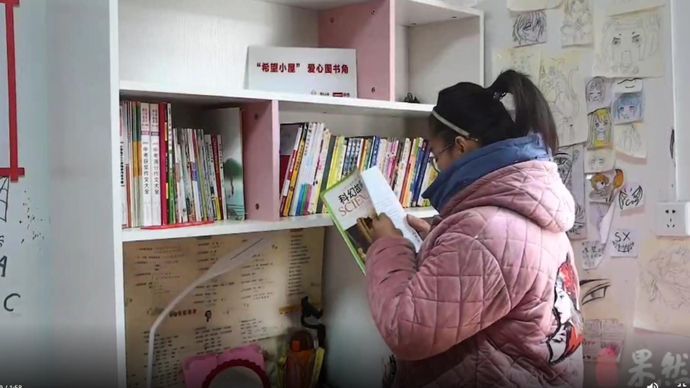 果然视频|亲子携手传真情!漱玉平民大药房举办爱心图书捐赠活动