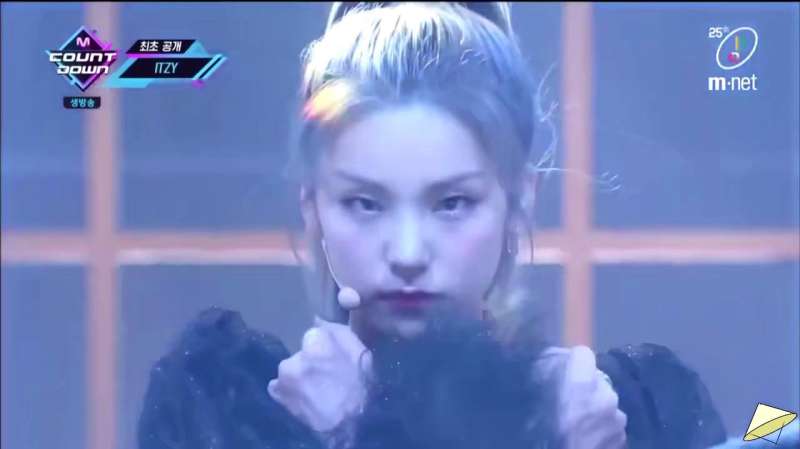 ITZY回归舞台跳成这样,粉丝真的还要洗吗?