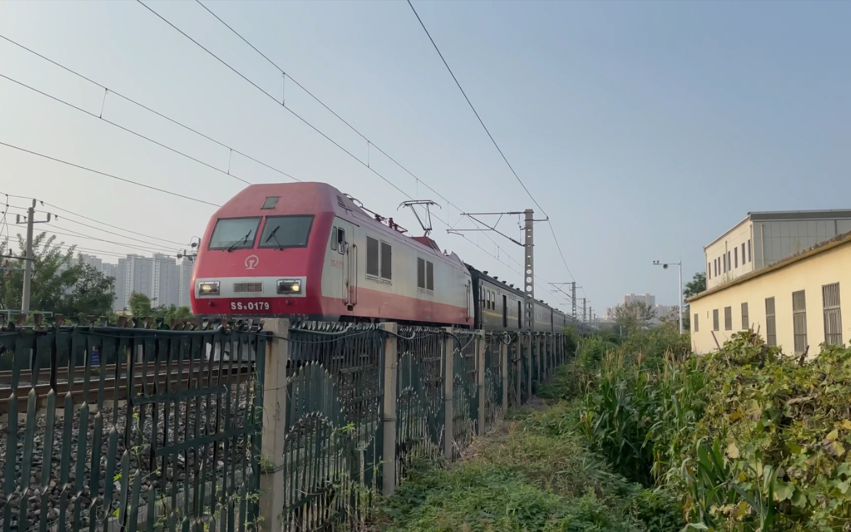 京局京段SS9G—0179牵引T216次列车(泰州—北京)进沧州站