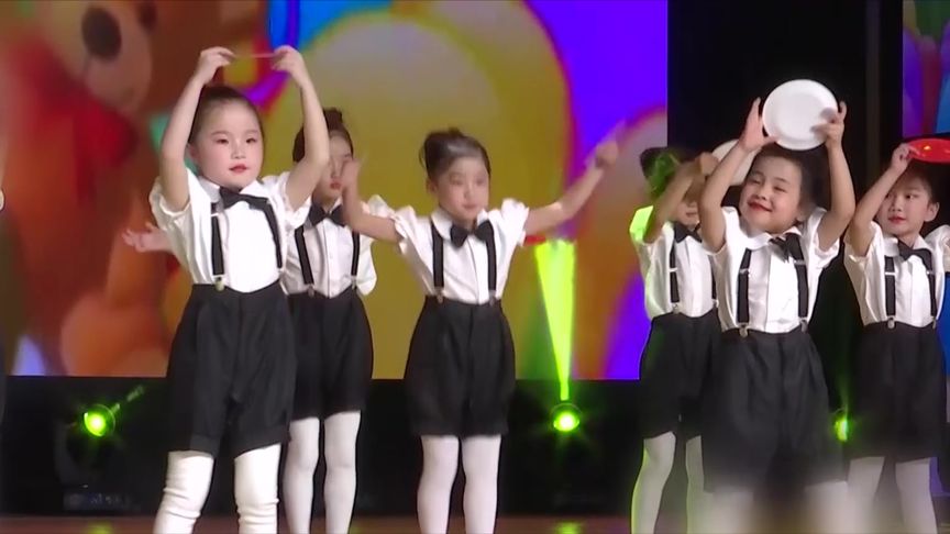 小朋友们舞蹈表演,传承中华传统美德,具有意义的表演