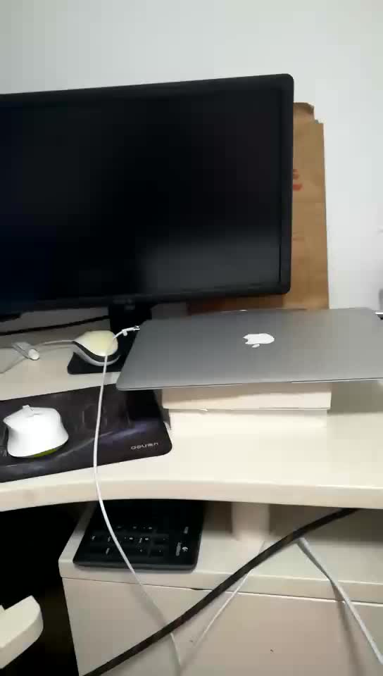 ...连接一台23寸高清显示器(miniDP转HDMI)和无线键盘轻松解决问题。...